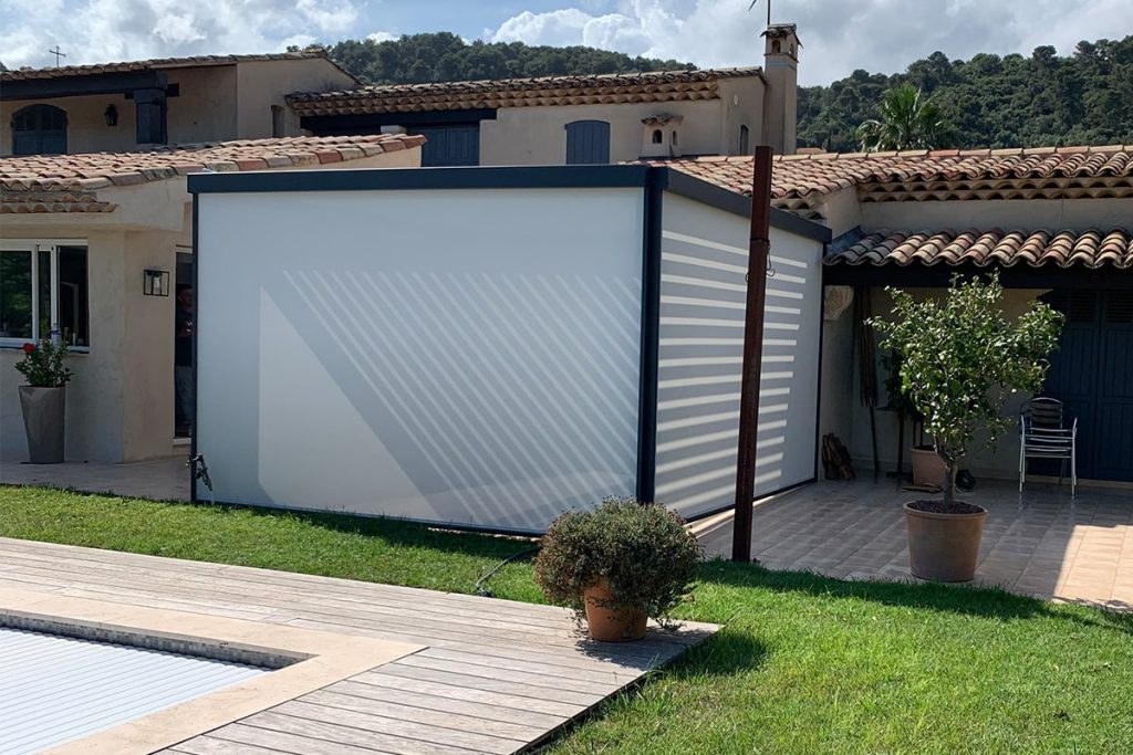 Pose d’un store vertical pergola à Mougins - Lovag Aluminium
